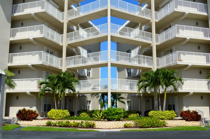 Building List Naples Moorings | Larry Roorda Realtor