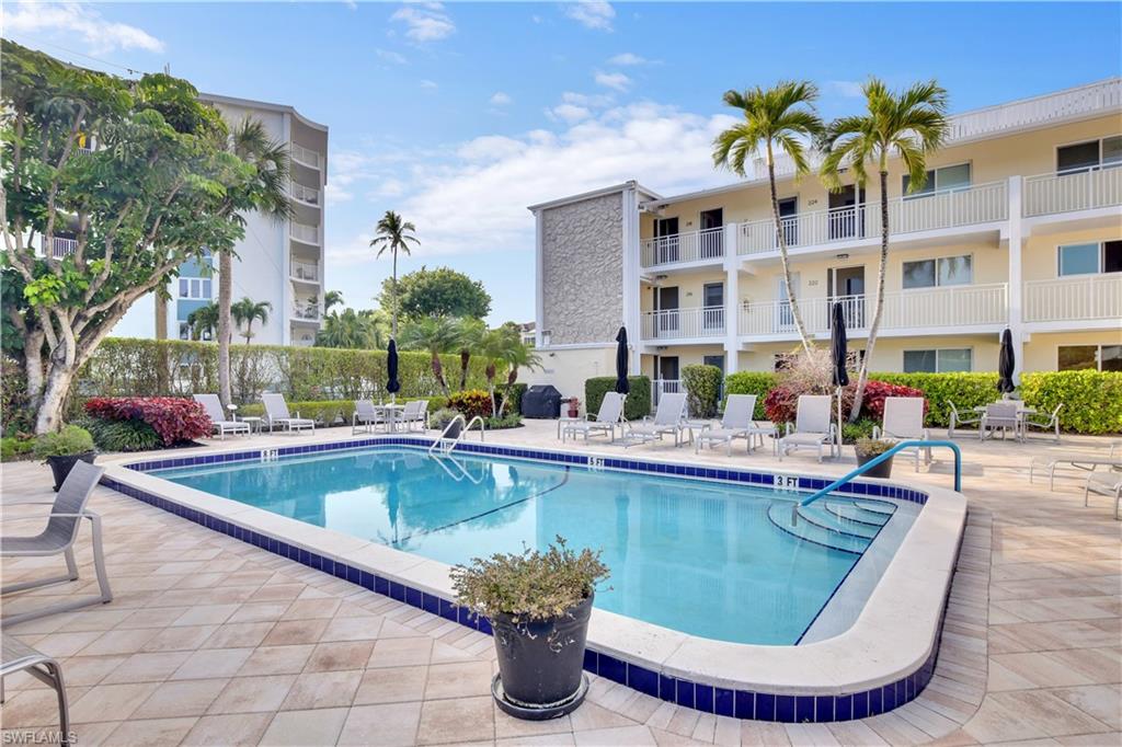 Calusa Club Condos have feeling of small town charm | Larry Rooda